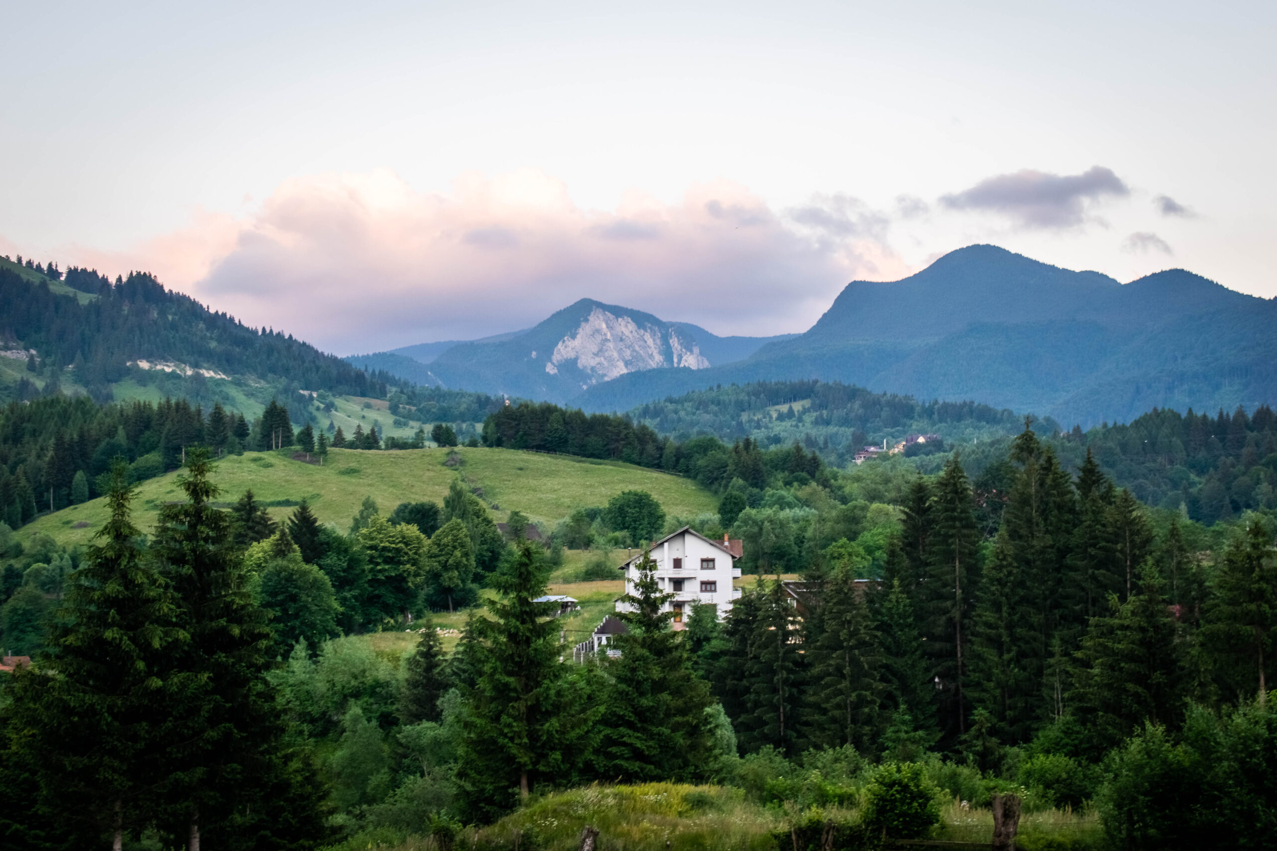 La pas prin Satic, comuna Rucar - Odaia cu povesti